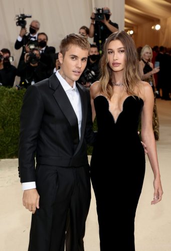 Hailey Bieber Reage A Rumores De Gravidez Após Fotos Virais Há Algo