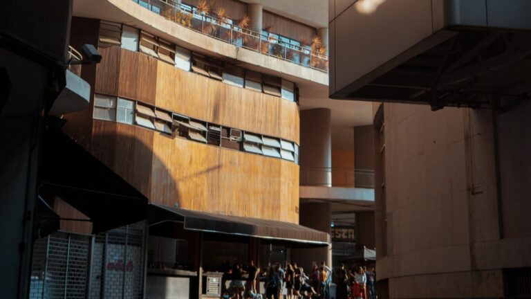 Fantasmas no Copan? Moradores do icônico prédio de SP relatam vizinhos "sobrenaturais" e ...