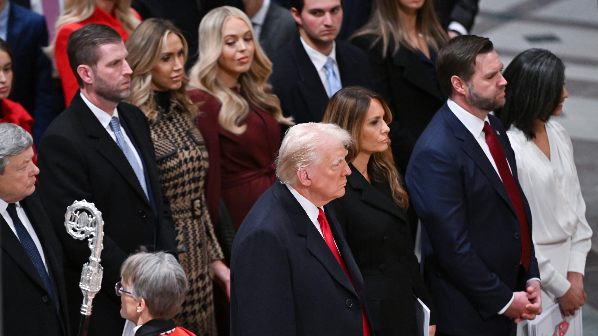 Leitura labial revela reação de Trump e família a sermão afiado de ...